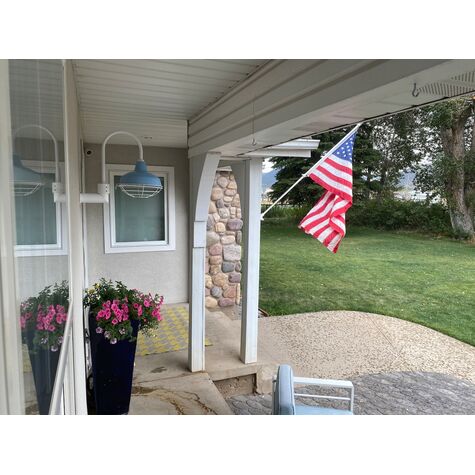 Avalon Single Post Mount Light | Barn Light Electric