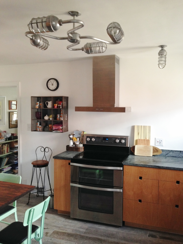 Industrial Lighting Gives 1950s Kitchen New Vibe | Inspiration | Barn ...