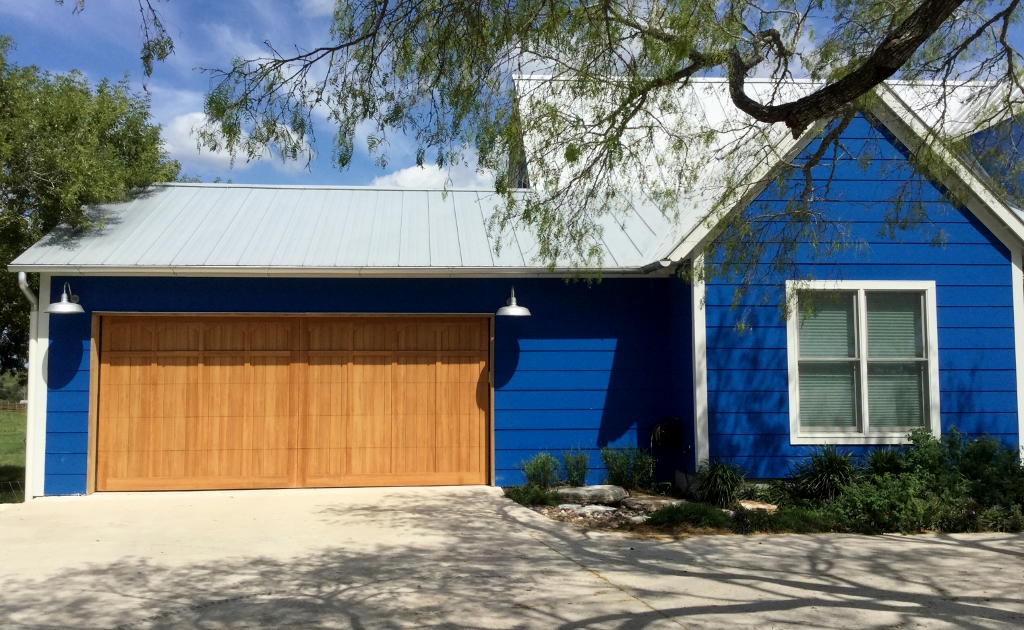 Custom Barn Lights Offer Consistent Look, Adaptable Features ...