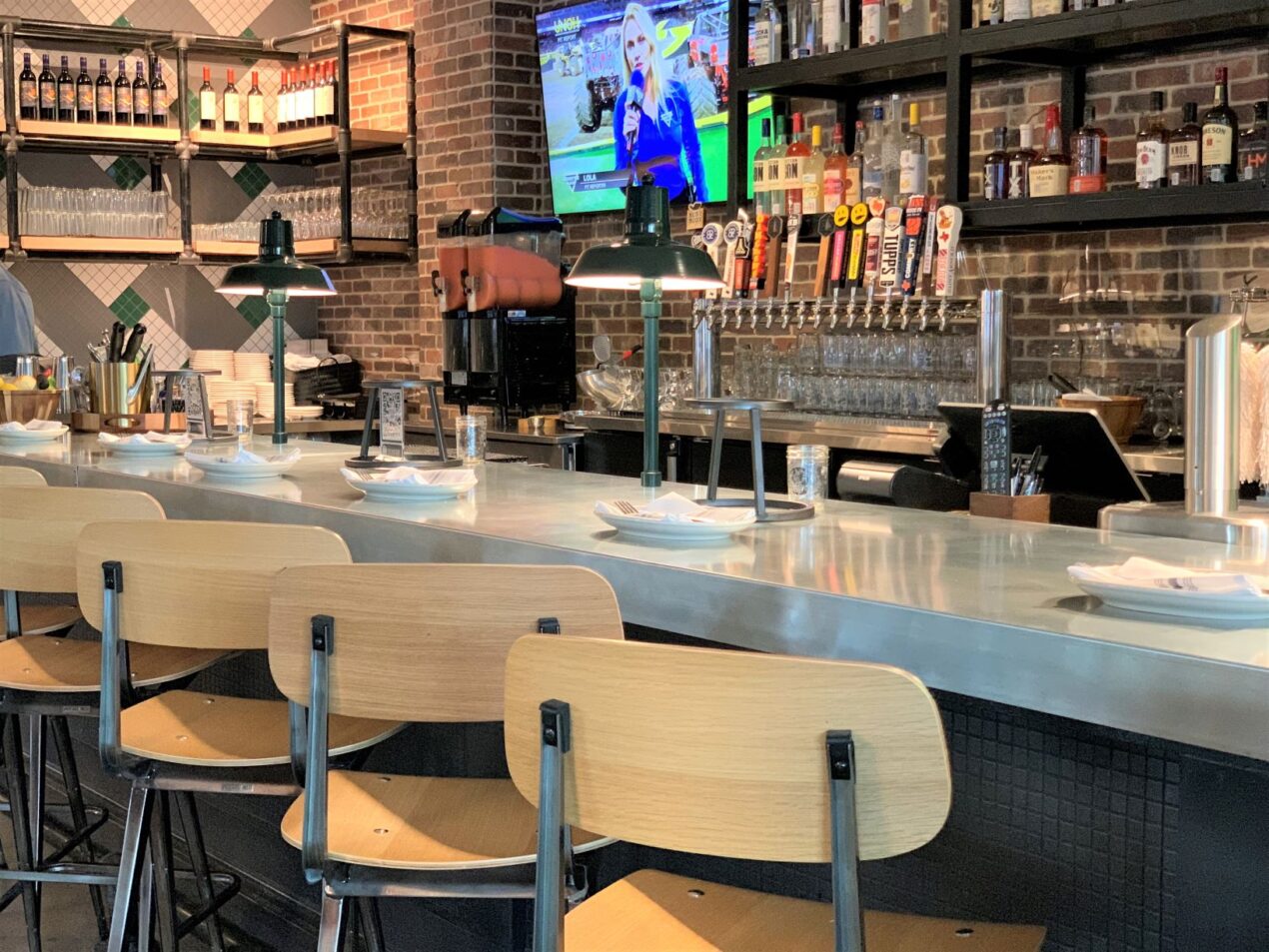 Industrial Table Lamps Bring Cozy Atmosphere to Bar | Inspiration ...