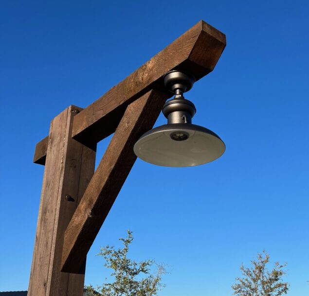 Blend of Vintage & Modern Creates Farmhouse-Style Welcome